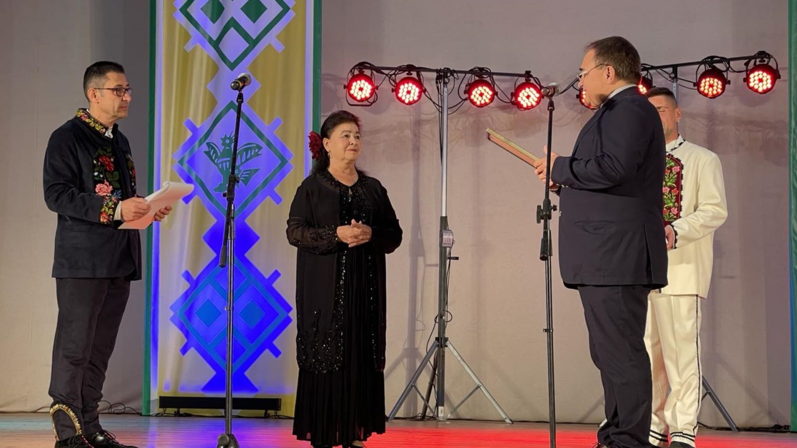 A packed hall in Tervel applauded Kalinka Valcheva at her anniversary ...